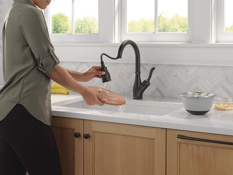 8 Reasons You'll Love a Touchless Kitchen Faucet | Delta Faucet Blog
